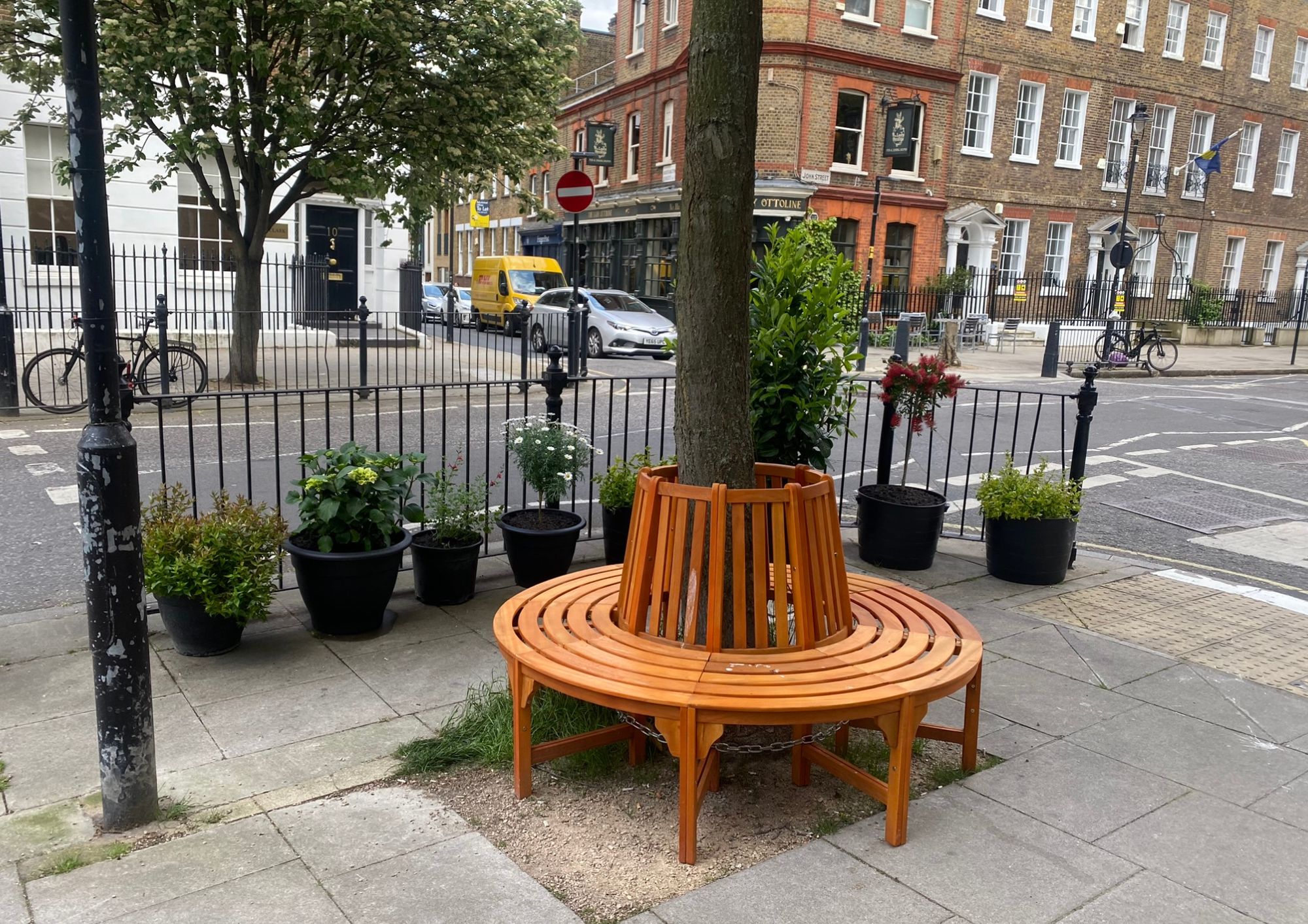 Couple told to take away public bench | Westminster Extra